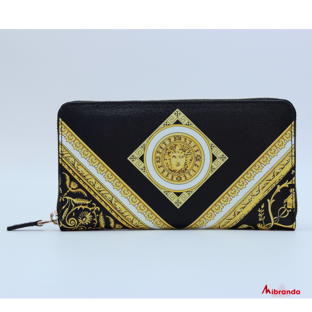 Cartera de VERSACE, negra con estampado.