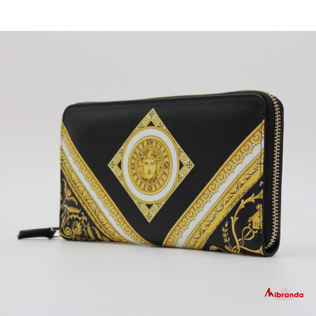 Cartera de VERSACE, negra con estampado.